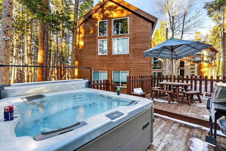 Private Hot Tub • Game Room • Mountain Views - Breckenridge, CO