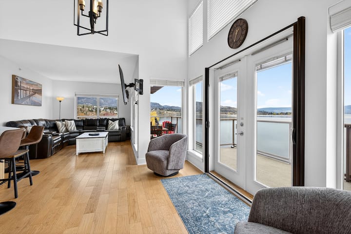 Modern Lakefront Suite At The Cove Resort - Peachland