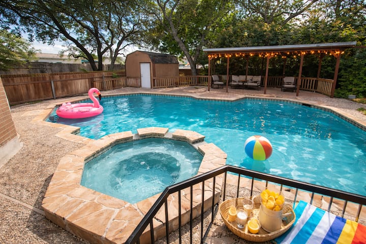 Sleeps 16 W/pool | Near Seaworld/6-flags & Afb - San Antonio, TX