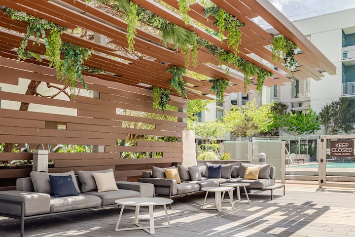 Mission Bay Luxury Apt | Free Parking, Gym, Pool - San Francisco, CA