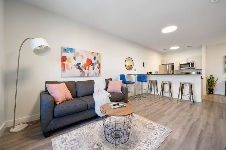 Peaceful ! Free Parking ! 30 Min To Metlife ! - Montclair, NJ