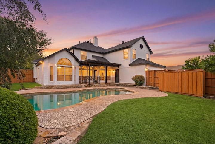 Modern Oasis W/large Pool + Ping-pong | Sleeps 14 - Allen, TX