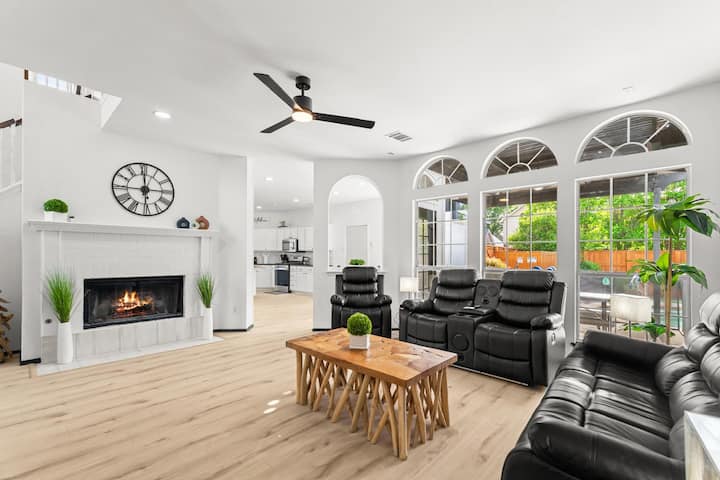Spacious Oasis W/large Pool Ping-pong | Sleeps 14 - McKinney, TX