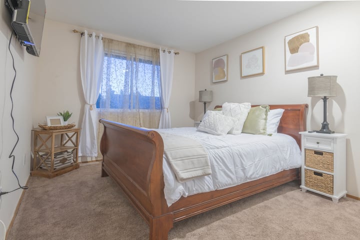 Silverdale Home • Near Hospitals, Bangor & Psns - Poulsbo, WA