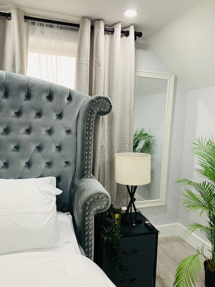 Cozy Luxury Topfloor. Near Jfk And Ubs Arena - Fort Totten - Queens NY