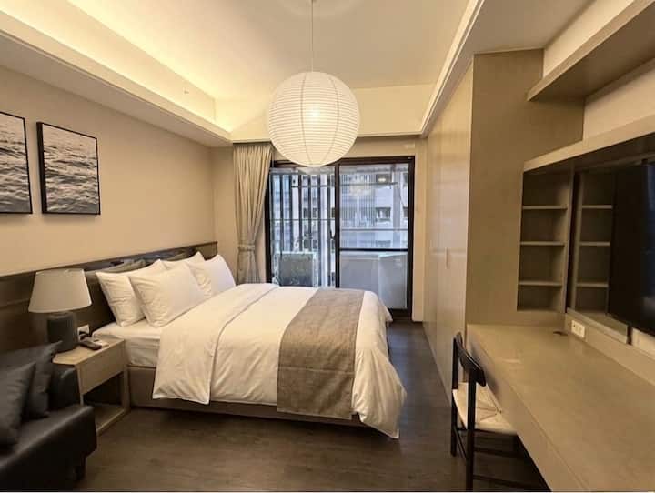 New台北車站正對面。可直達機場地鐵站西門町夜市附近！ - Taipei