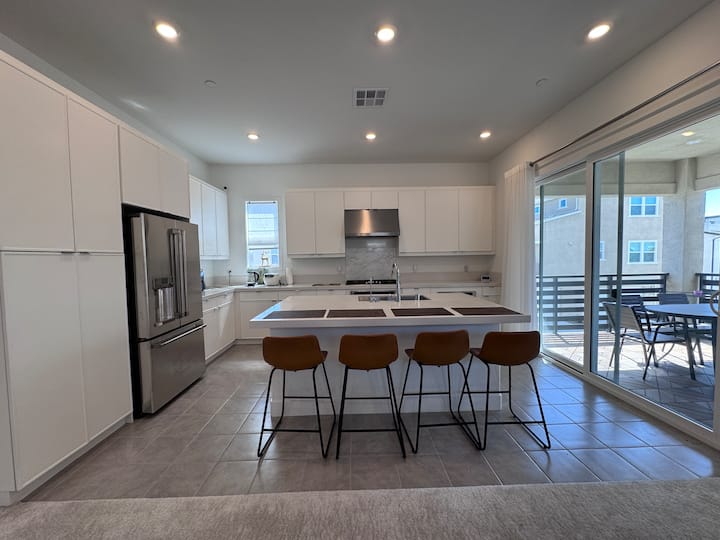 #711 温馨独立别墅3个卧室3个全浴 - Irvine, CA