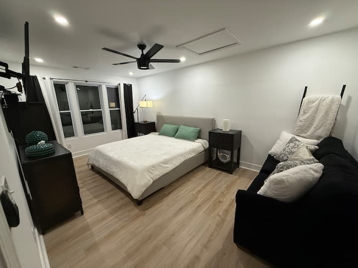 Cats, Chickens & Cozy Vibes - Buford, GA