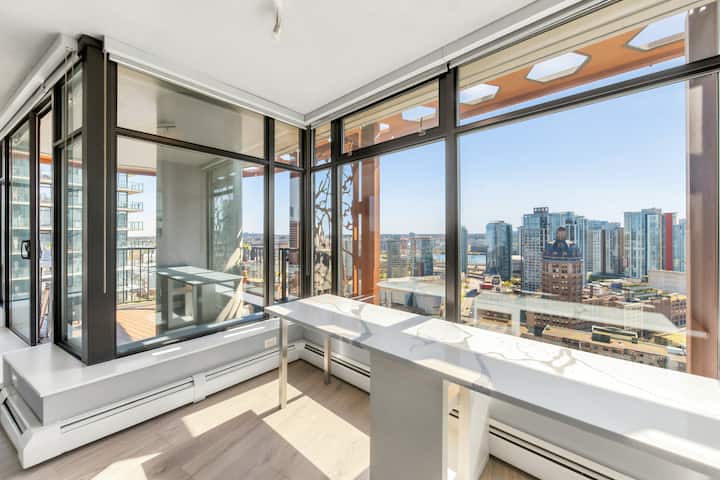 Spacious 3 Bed Sleeps 6 | Free Parking | Bc Place - Vancouver