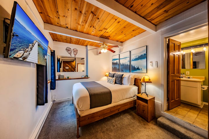 Cozy Tahoe Village Retreat | Fireplace + Deck - Stateline, NV