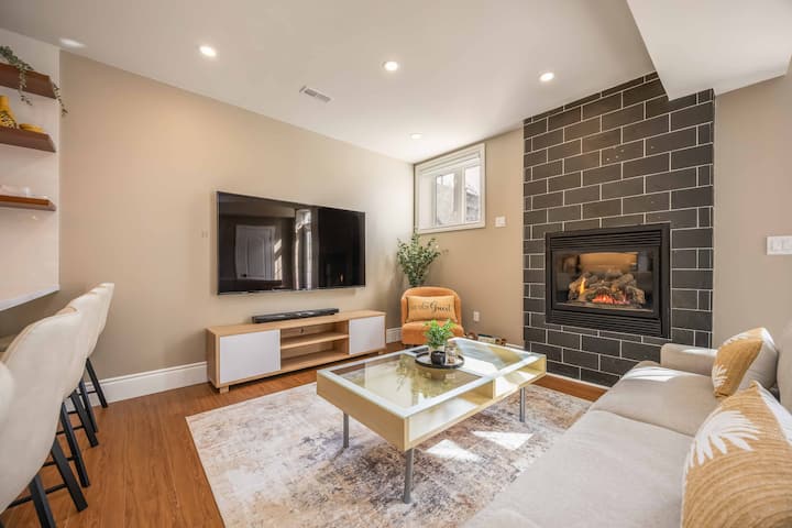 Modern Suite | Private Entry | 401/go + Parking - Pickering