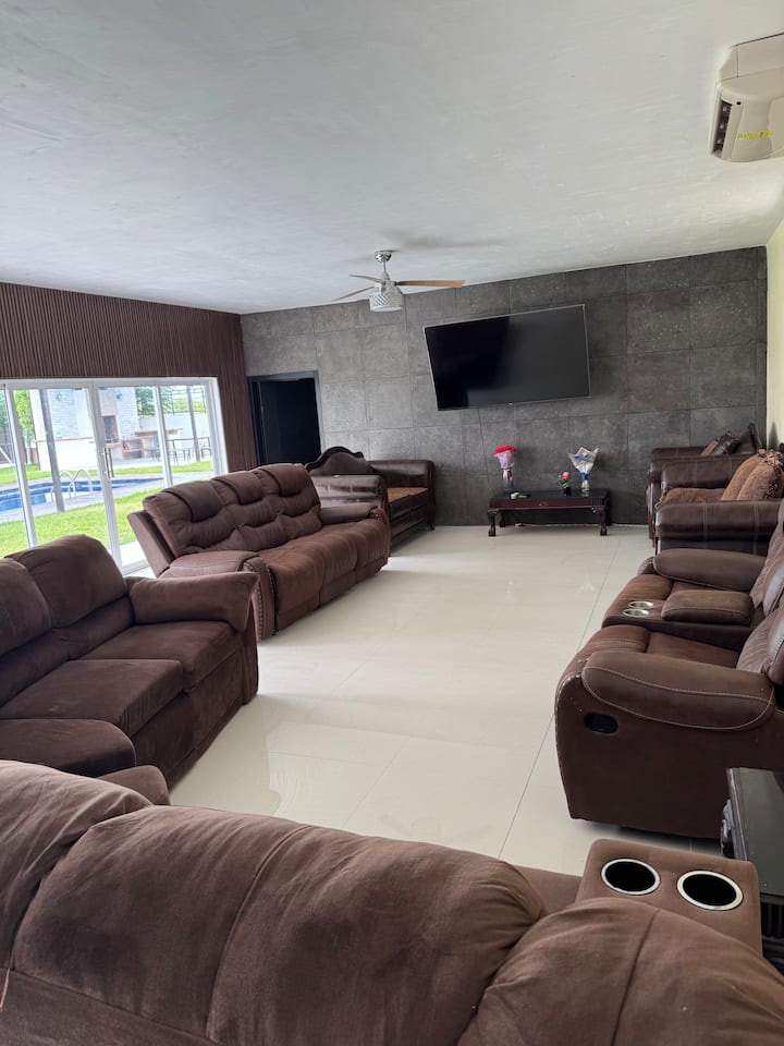 Casa Con Alberca Y Asador | Tranquila Y Amplia - Monclova