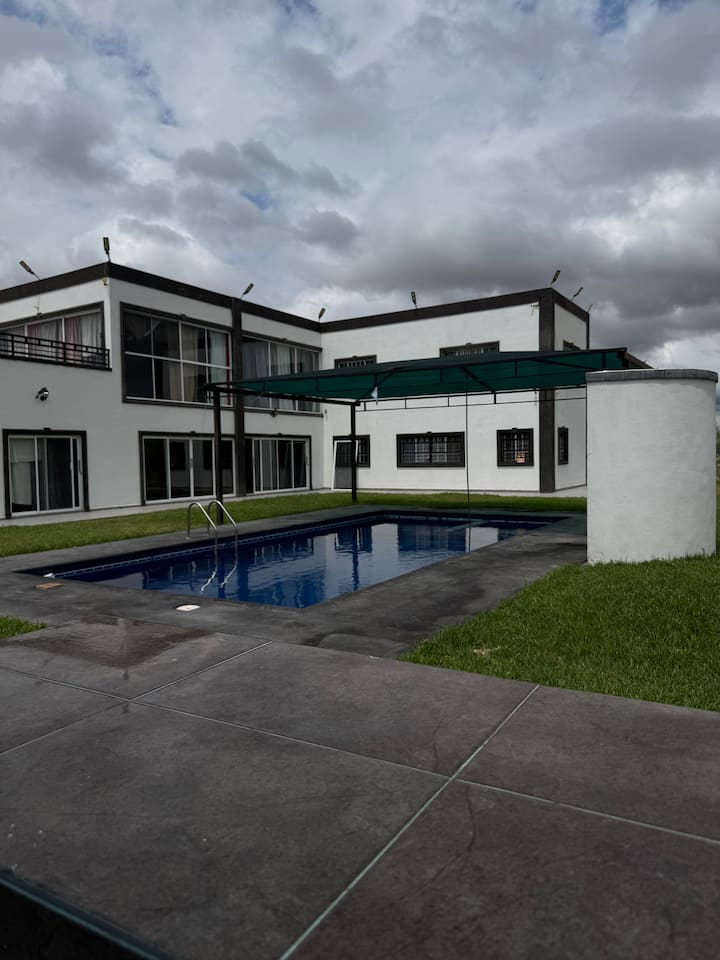 Casa Con Alberca Y Asador | Tranquila Y Amplia - Monclova