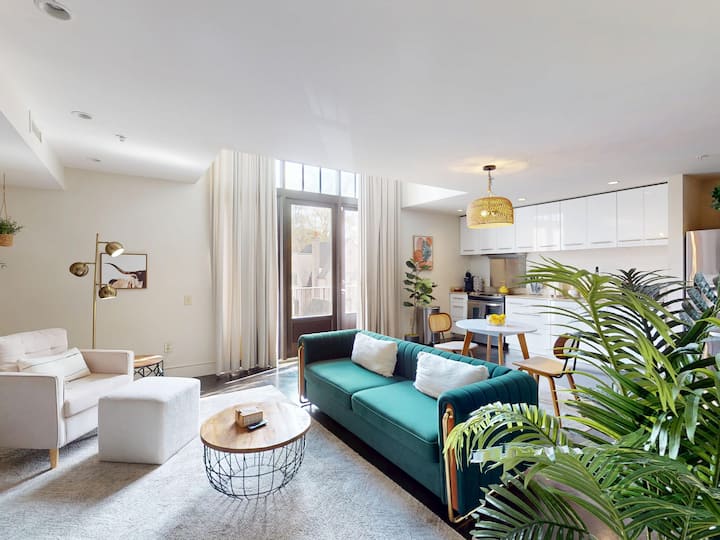 Cloverdale Loft | Balcony | Walk To Bar & Dining - Montgomery