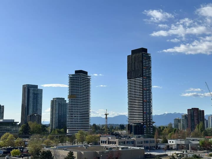 Surrey Central Brand New 1br Condo | Close Train - New Westminster