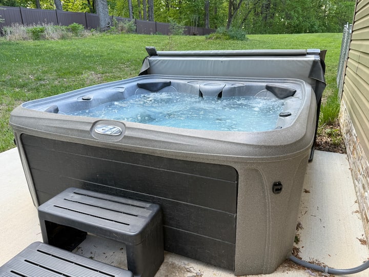 Spacious Mtn Retreat-hot Tub-fire Pit-wineries - Harpers Ferry, WV