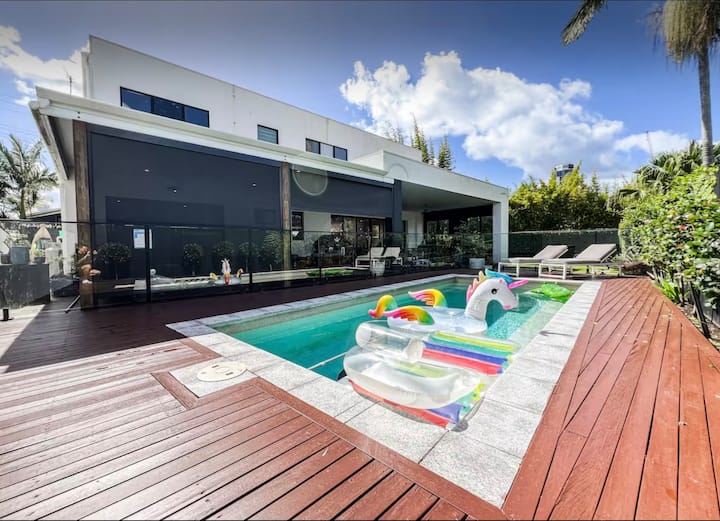 Broadbeach Gem –-Family Escape In Prime Location - Broadbeach