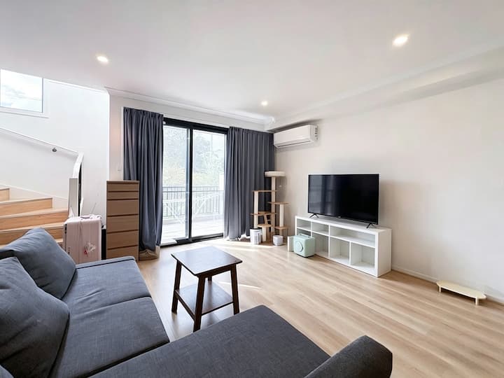 Mooroolbark站旁联排别墅｜2卧+沙发床住6人｜2卫（1间带浴缸）｜车库 - Lilydale
