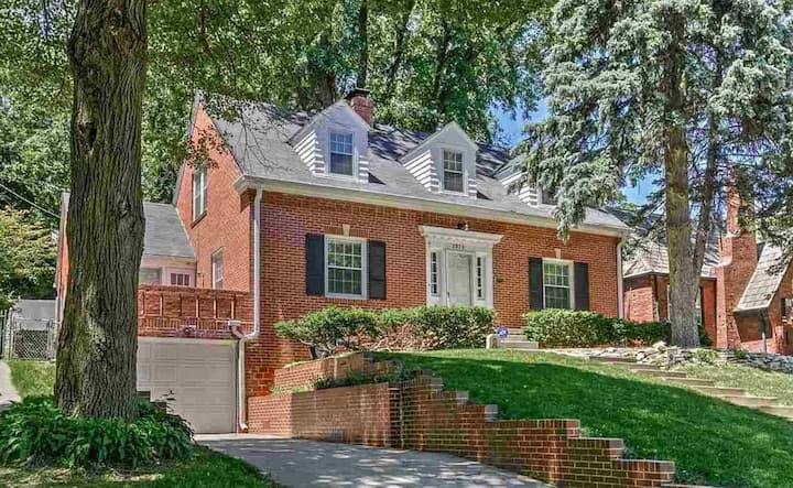 Remodeled 3br Omaha Home | Cws & Downtown - Omaha, NE