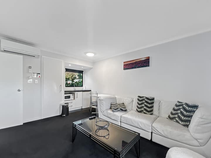 Ground Floor Apartment 1 Min Walk From Waterfront - Akaroa