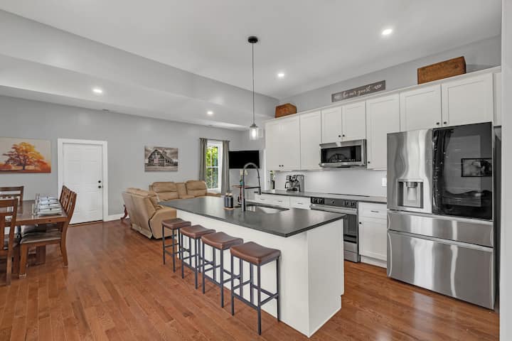 Carriage House In Higganum Center - Middletown, CT