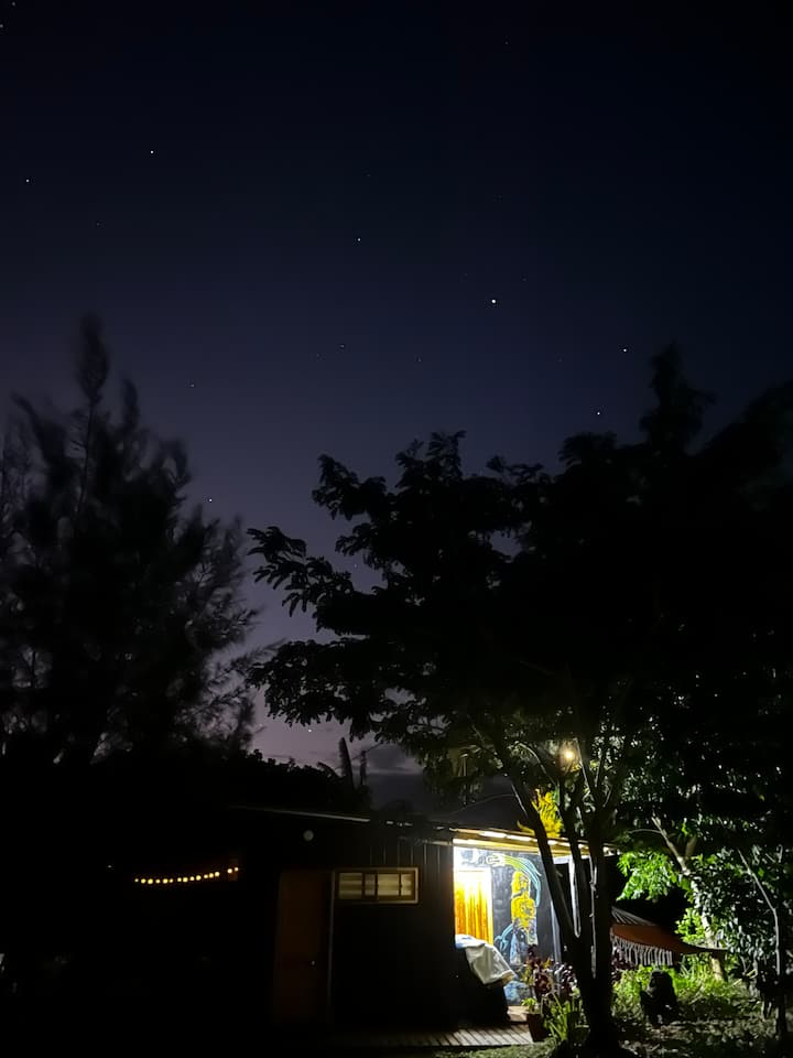 A Pasos De Los Moai: Jacuzzi, Cama King & Transfer - Easter Island