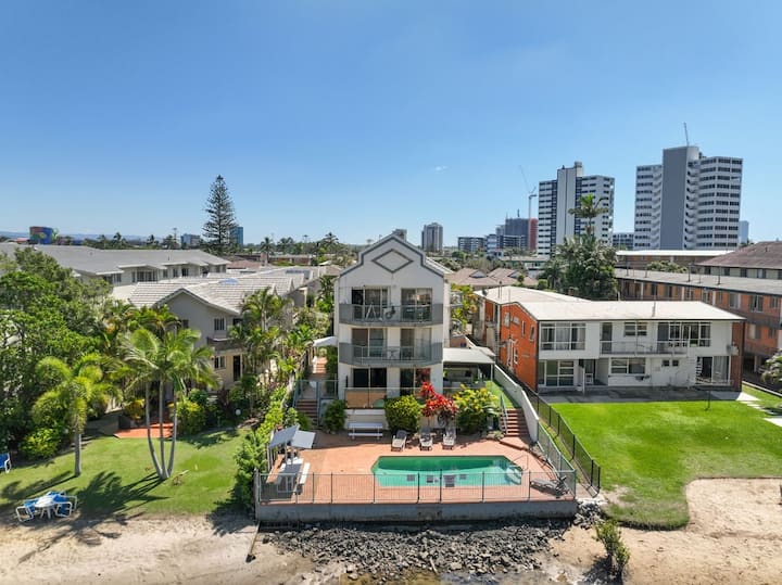 Surfers Paradise Waterfront Escape - Surfers Paradise