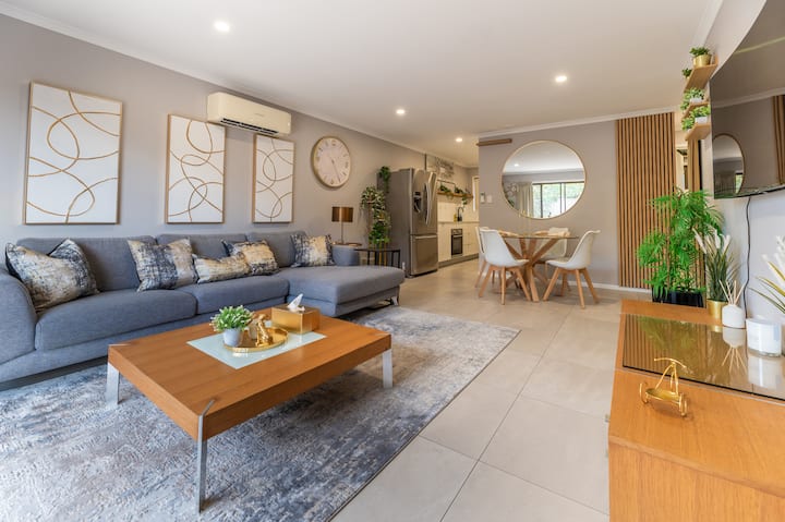 Mount Warren Park Stay | Sleeps 4 + Bbq & Parking - Gold Coast