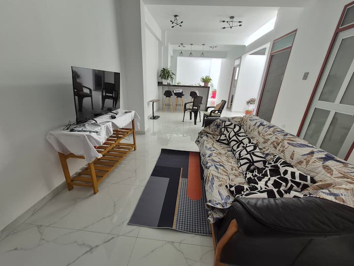 Apartamento Céntrico Con Cochera En Nuevo Chimbote - Santa