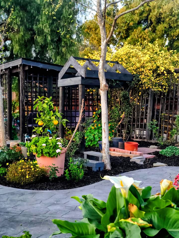 Peaceful 3br Garden Guesthouse In Pleasanton - 플레전턴