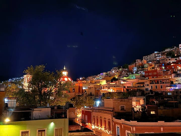 Cerca Del Teatro Juarez - Guanajuato