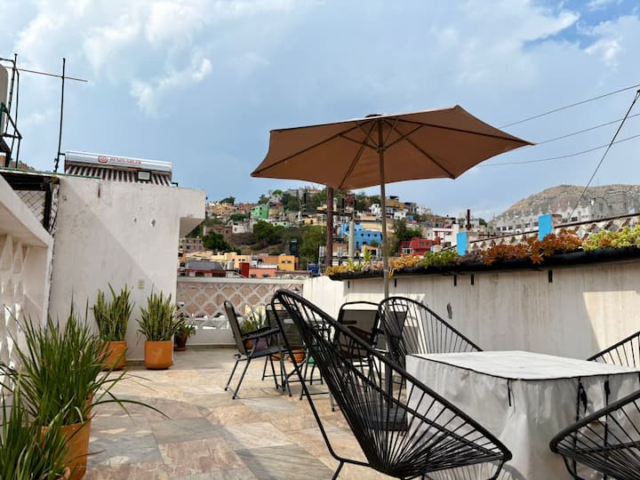 Cerca Del Teatro Juarez - Mexico