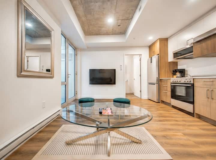 Upscale Montreal 1br Escape | Gym | Backyard - Montreal
