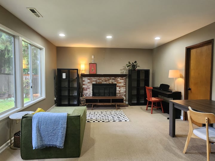 Mountain Semi-dedicated Suite With Small Bedroom - Bellevue, WA