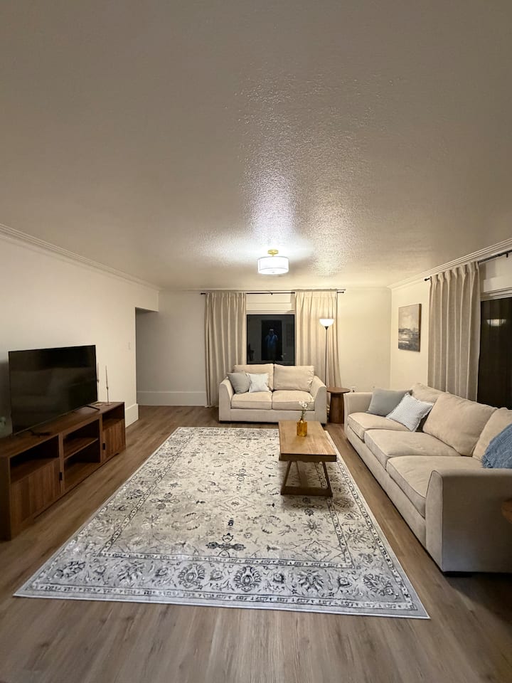 The Loft | Stylish Comfort, With A View. - Pocatello, ID