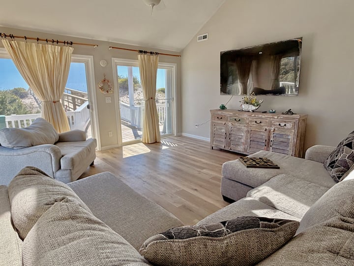 D By The Sea: Oceanfront Bliss In Oak Island - Bald Head Island, NC