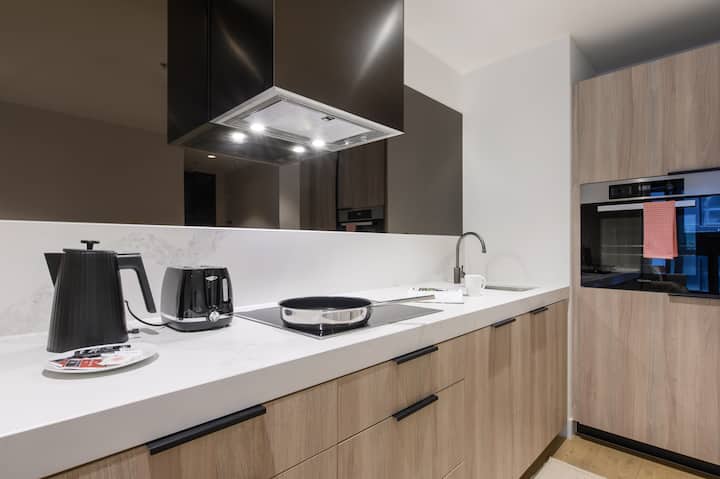28+ Days Only: Contemporary Living In South Yarra - Australia