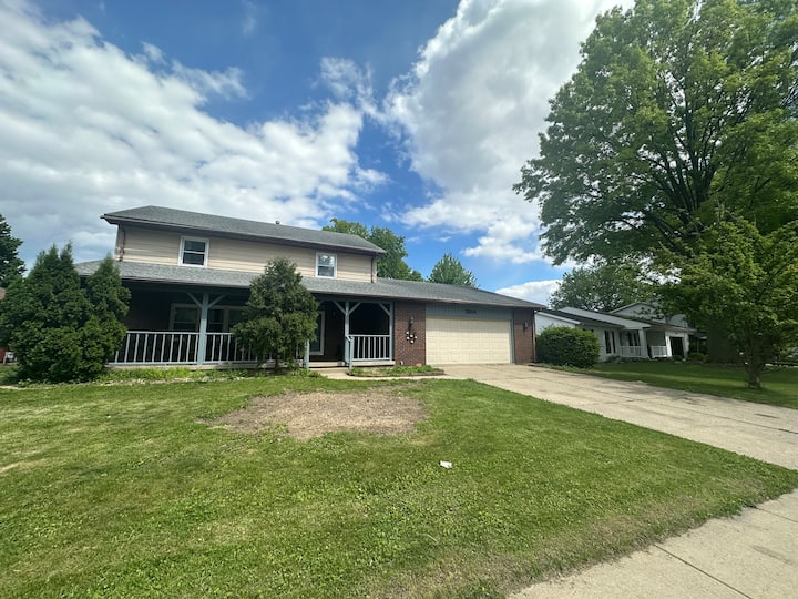 Westchester Family Getaway - Chatham, IL