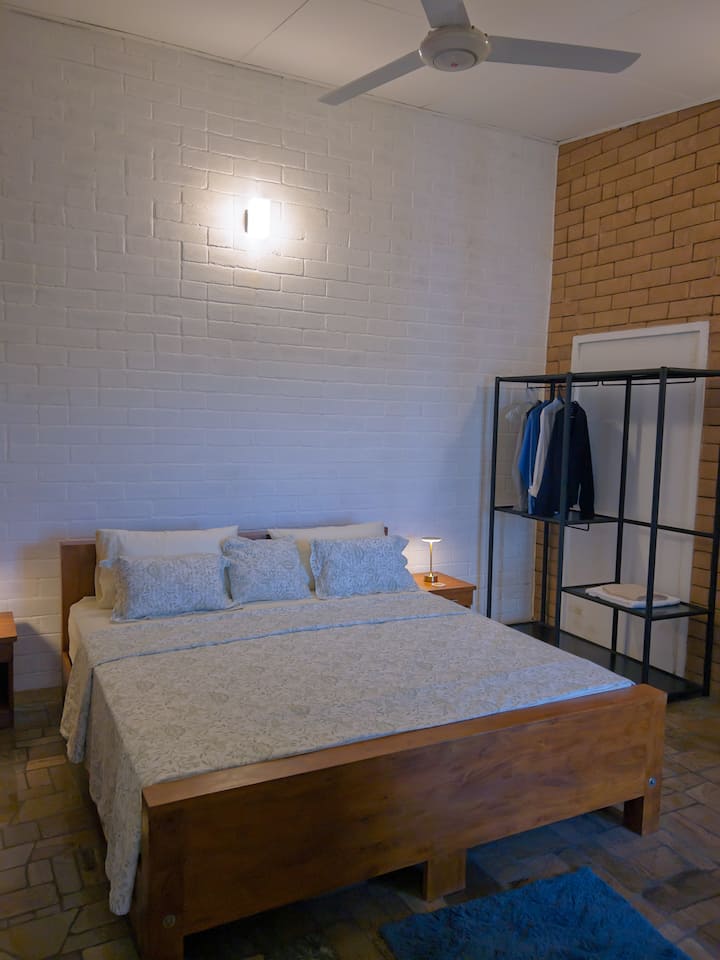 Manny's Corner - Colombo