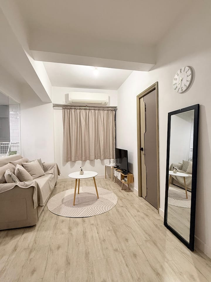 Spacious 3br 2bth Home Great Location Next To Mtr - Hong Kong