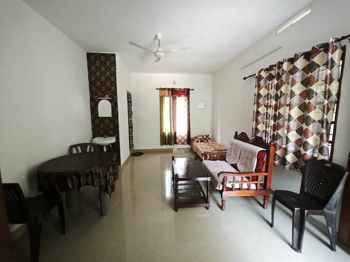 1st Floor For Daily/weekly Rent In Thodupuzha. - Thodupuzha