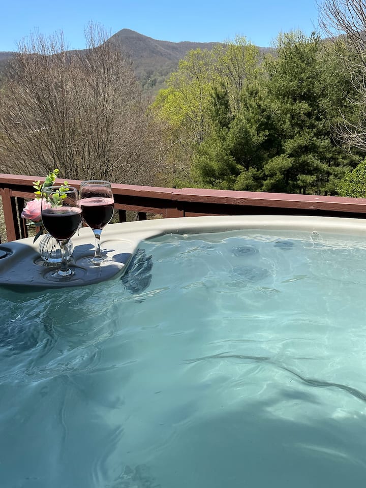 Overlook Nook With Hot Tub, 2 Bedroom With Views - Lake Junaluska, NC
