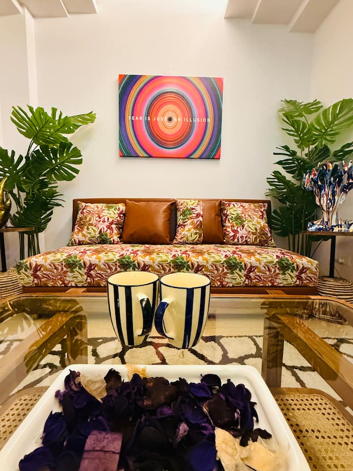 Nomad's Nook.
A Luxurious 2bhk With Lift. - New Delhi