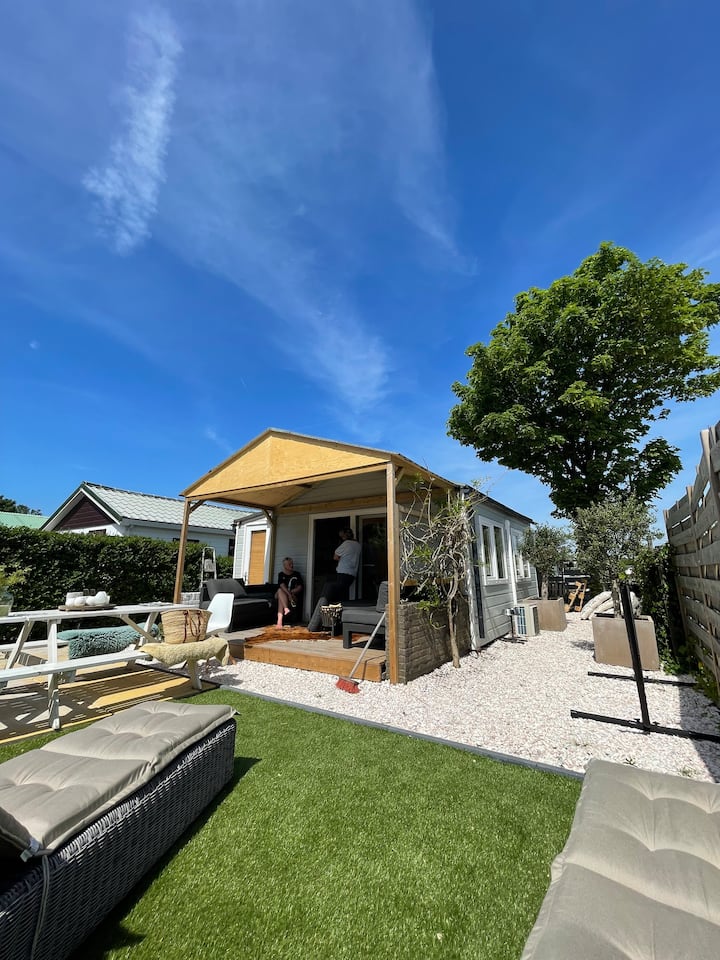 Strandhuisje (Tiny House) - Monster