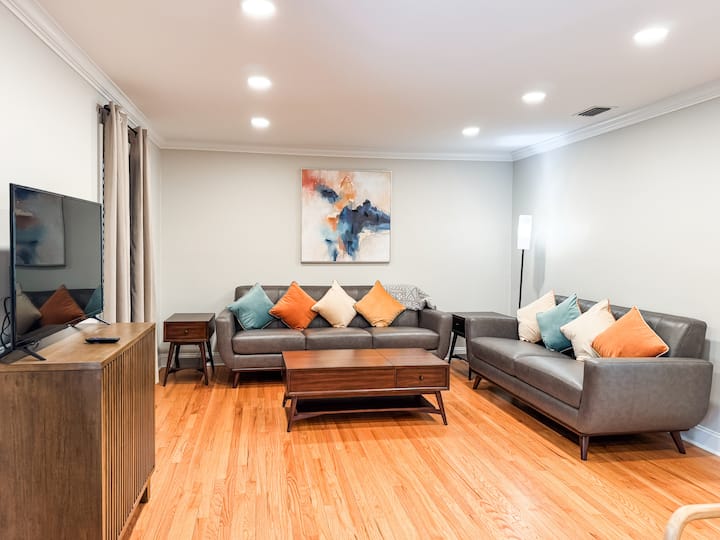 Mid-century Retreat • Walk To Etsu • Sleeps 8! - Johnson City, TN