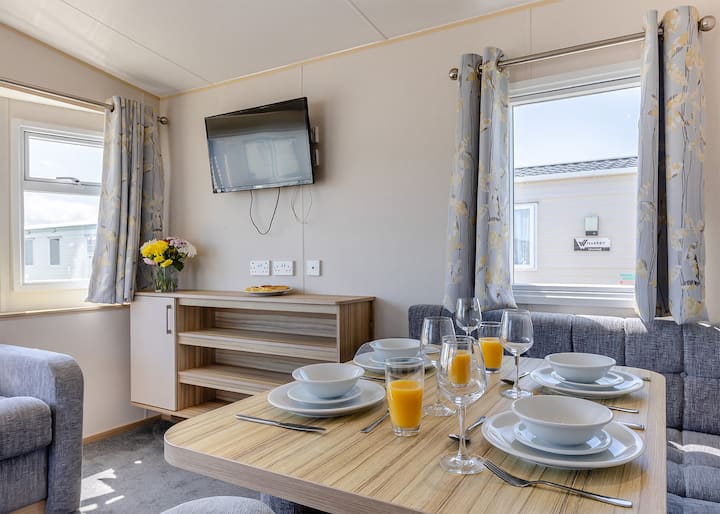 Bronze Caravan With Parking - Nairn