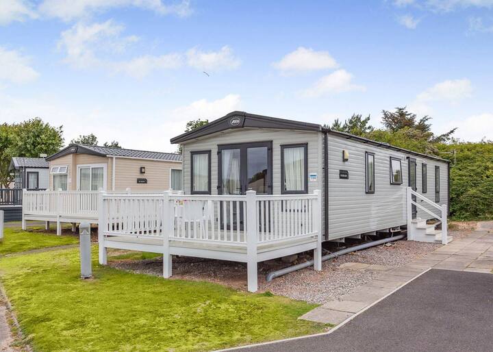 Gold Premium Caravan, Parking, Ensuite & Decking - Nairn