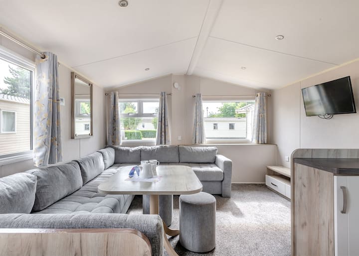 Silver Caravan With Parking & Decking P - Nairn