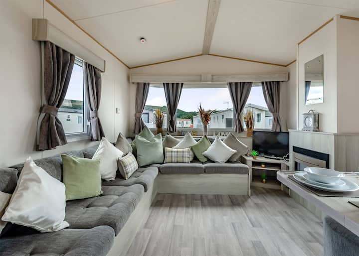 Bronze 3 Bedroom Caravan, Sleeps 8 - Frinton-on-Sea