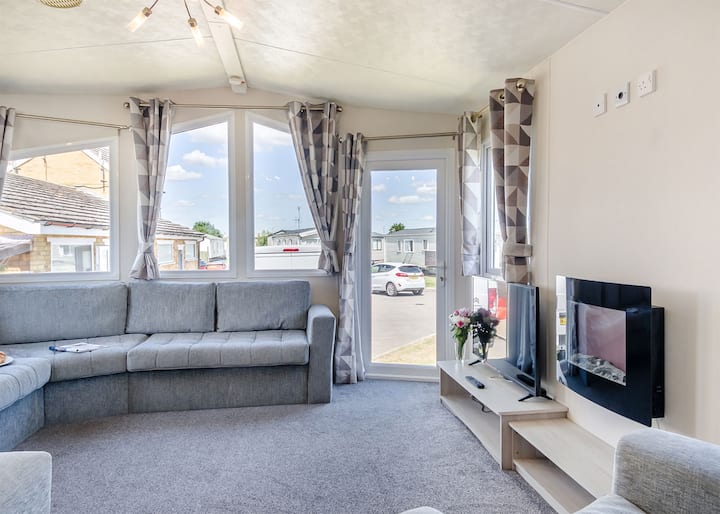 Gold 2 Bedroom Caravan, Sleeps 4 - Frinton-on-Sea